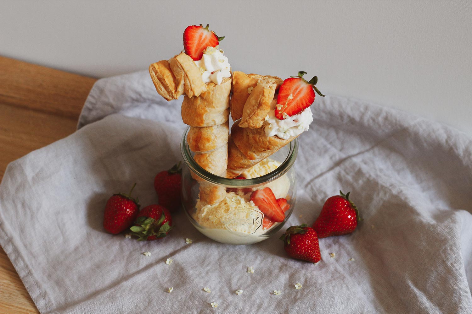 Schillerlocken (Schaumrollen) mit Erdbeeren - Rezepte